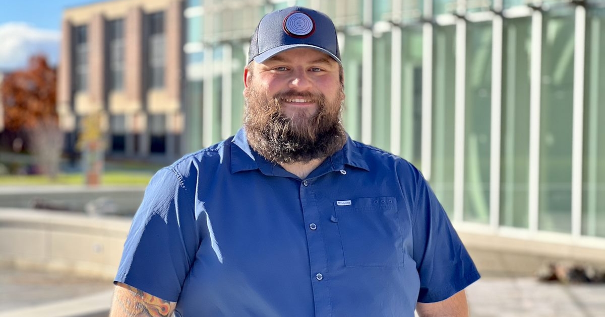 Students Who Soar: Army Veteran Finds New Life through Study, Research ...